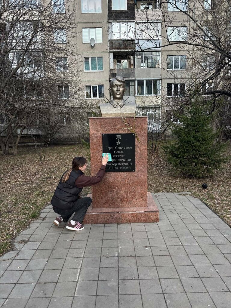 Anıt, heykel Виктор Петрович Мирошниченко, Krasnoyarsk, foto