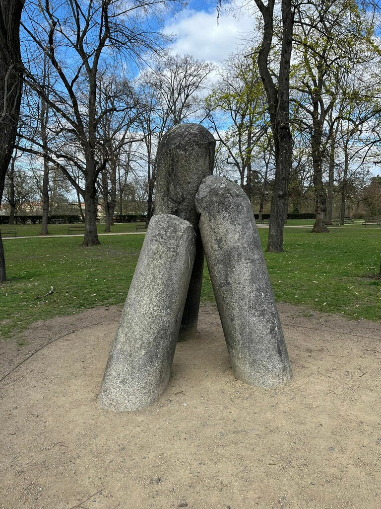 Park, sokak heykeli Čertův sloup, Prag, foto