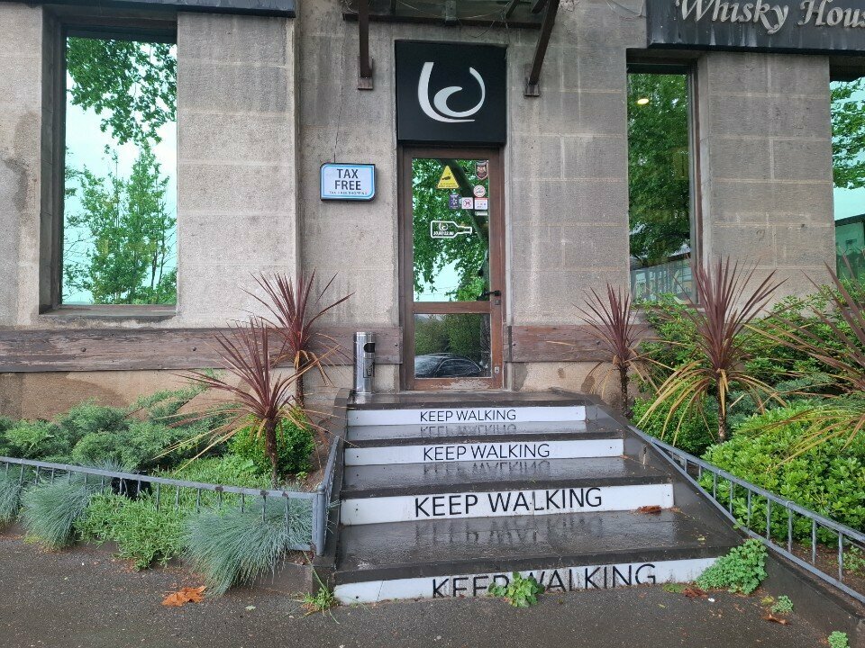 Alkollü içecekler Whisky House, Tiflis, foto