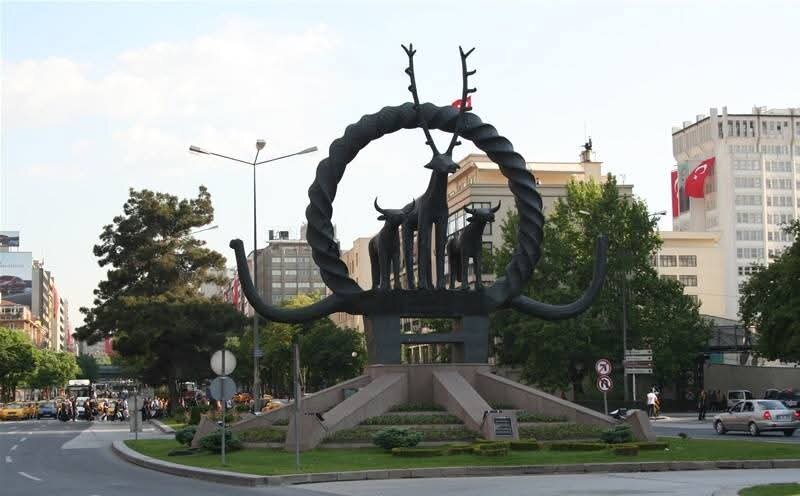 Anıt, heykel Hitit Güneş Kursu Anıtı, Ankara, foto