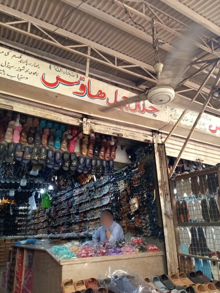 Ayakkabı mağazaları Jalal chapal house, Karaçi, foto