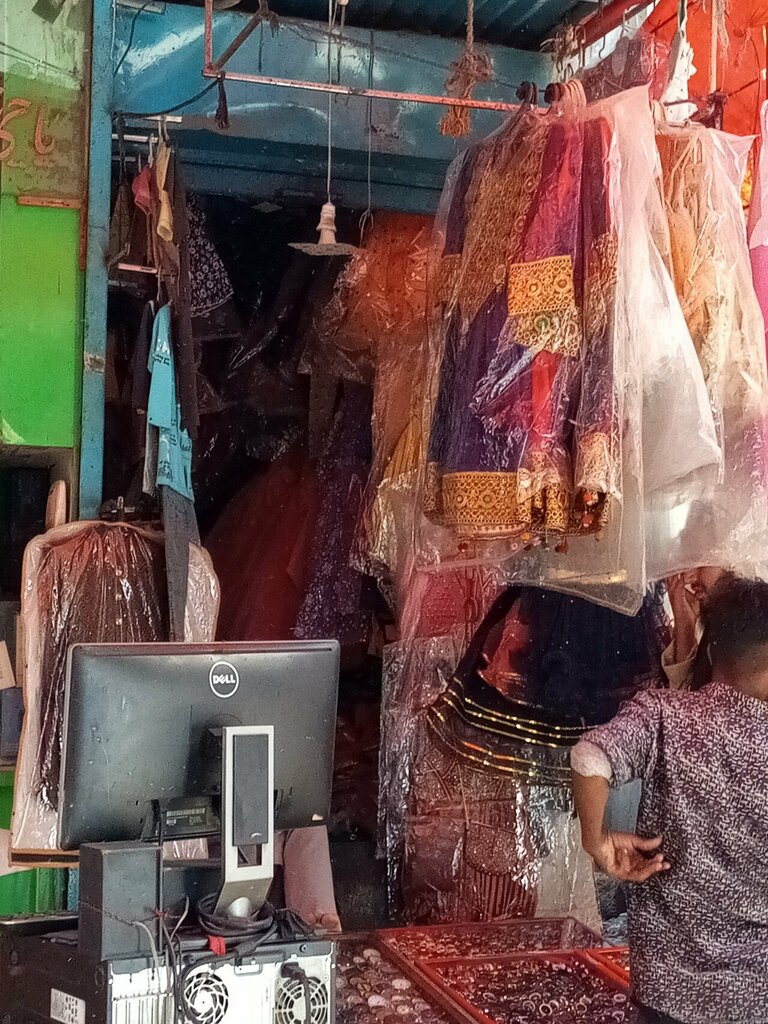 Giyim mağazası Marwa ladies cloth house, Karaçi, foto