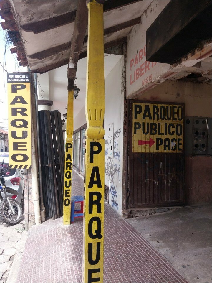 Eczaneler Parking Libertad 219, Santa‑Krus, foto