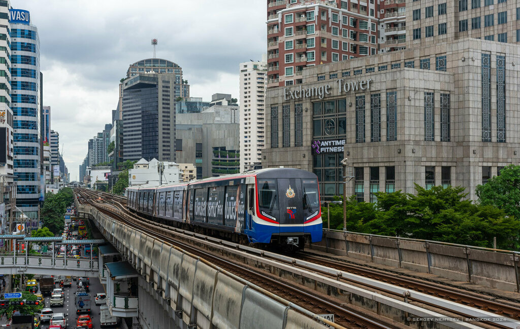 Metro istasyonu Asok BTS station, Bangkok, foto