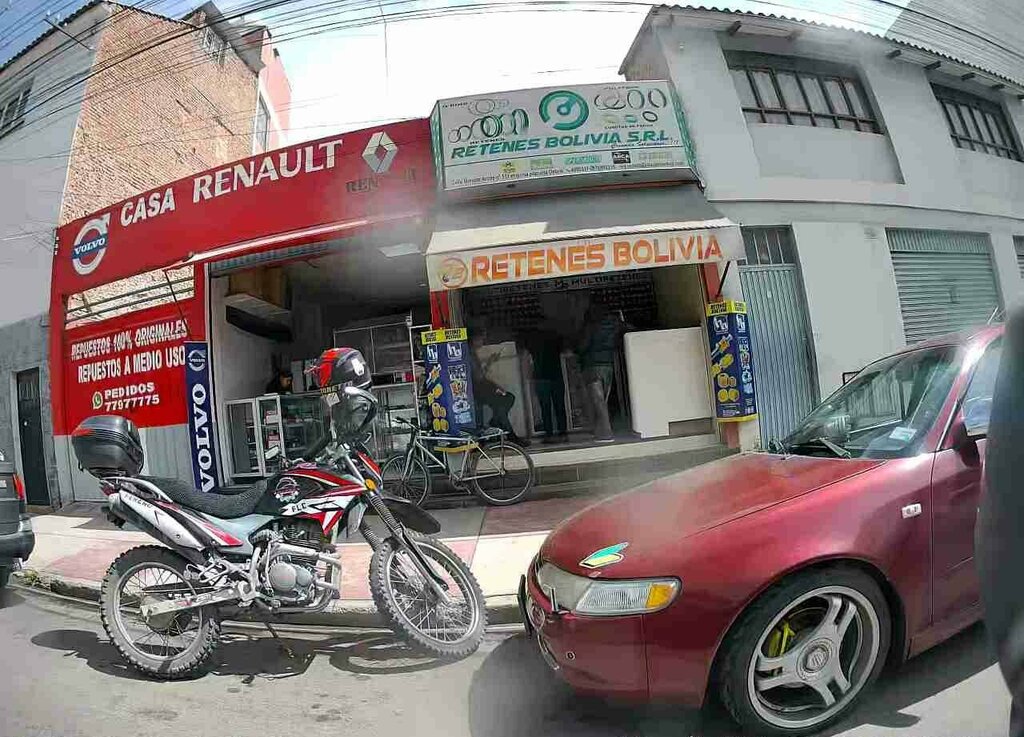 Motosiklet yedek parçaları Retenes Bolivia S. R. L., Cochabamba, foto