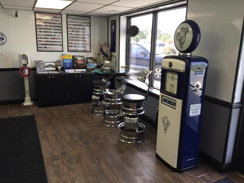 Express yağ değişim noktası Battlefield Tire Pros, Kuzey Carolina Eyaleti, foto