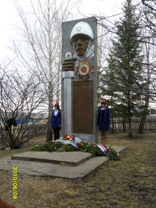 Обелиск Славы 1941-1945 (Irkutsk Region, Tulunskiy rayon, Vladimirskoye munitsipalnoye obrazovaniye, derevnya Vladimirovka), anıt, heykel  İrkutskaya oblastından