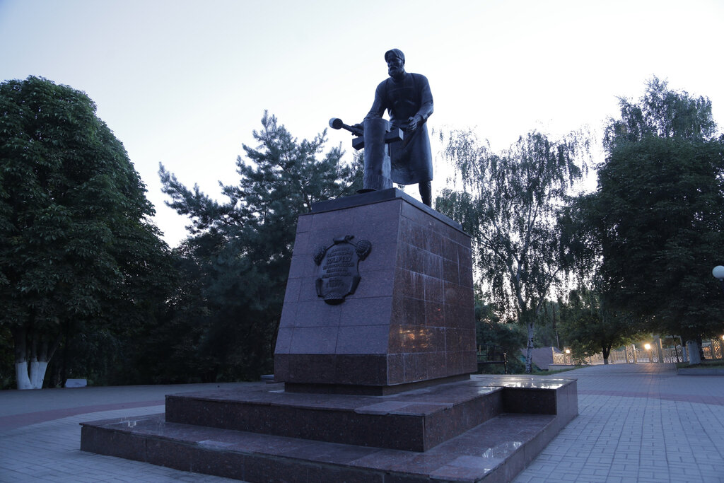 Anıt, heykel Д.С. Бокарев, Alekseyevka, foto