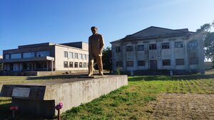 В.И. Ленин (Autonomous Republic of Crimea, Chernomorskiy rayon, selo Novoivanovka), anıt, heykel  Kırım Cumhuriyeti'nden