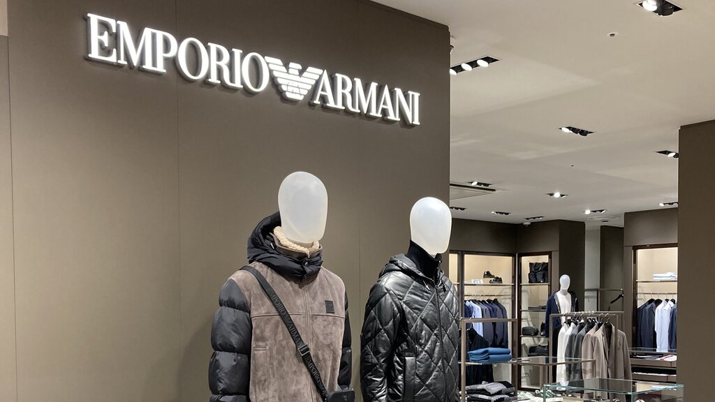 Kozmetik ve parfümeri mağazaları Emporio Armani, Osaka, foto