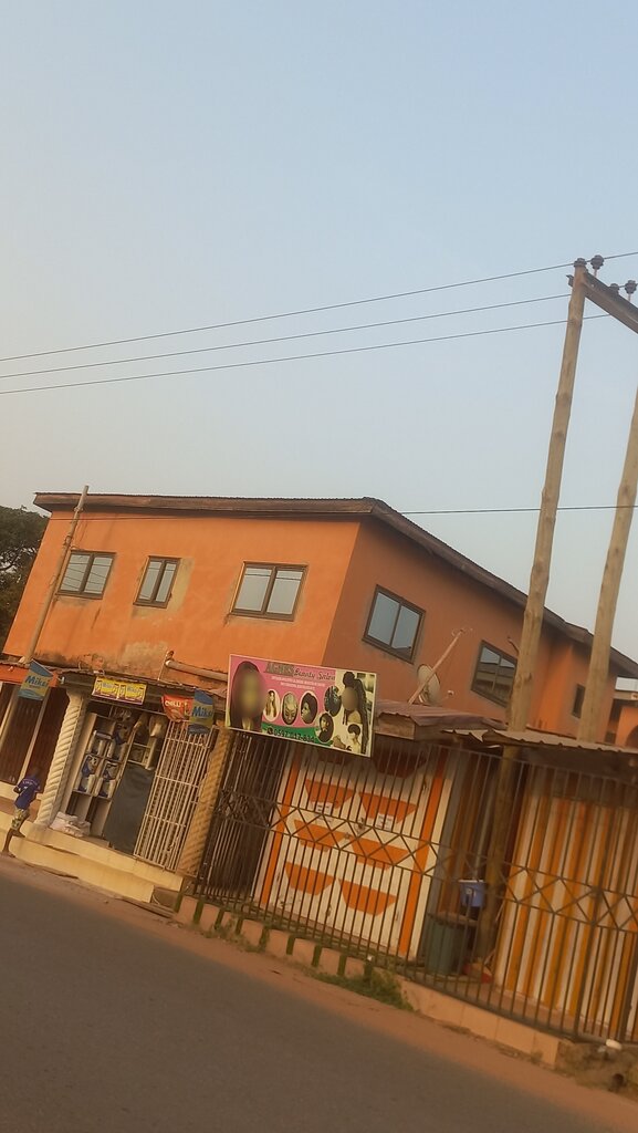 Giyim mağazası Juu Luxury Collections, Dünya, foto