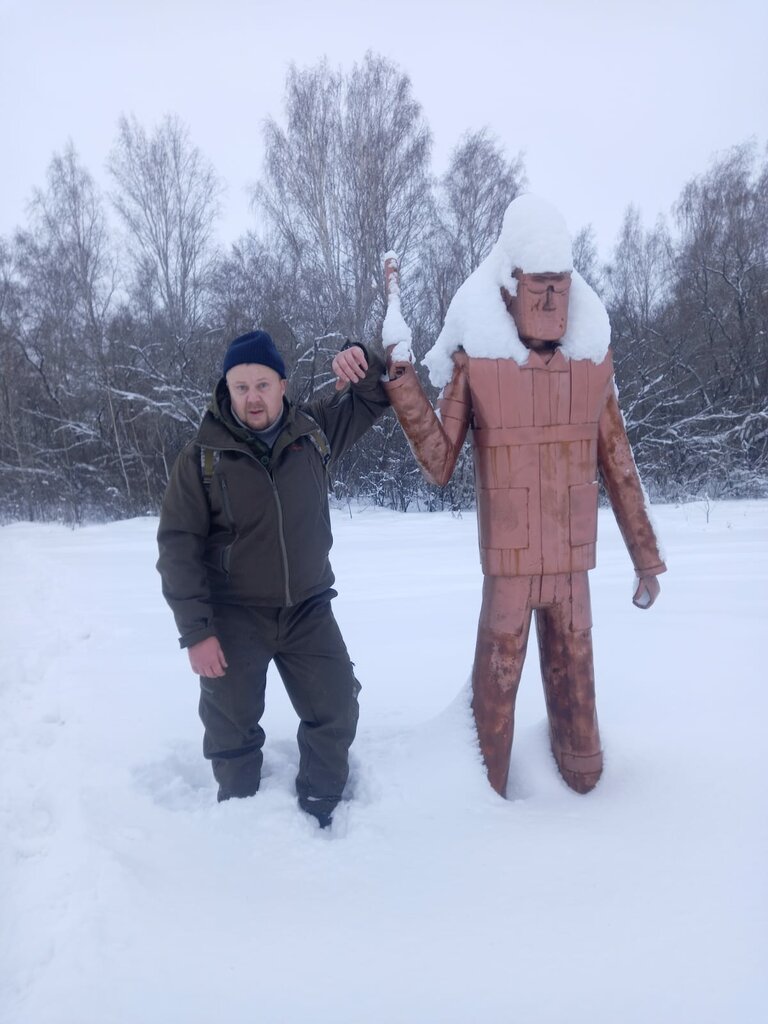 Park, sokak heykeli Путеец, Novosibirskaya oblastı, foto
