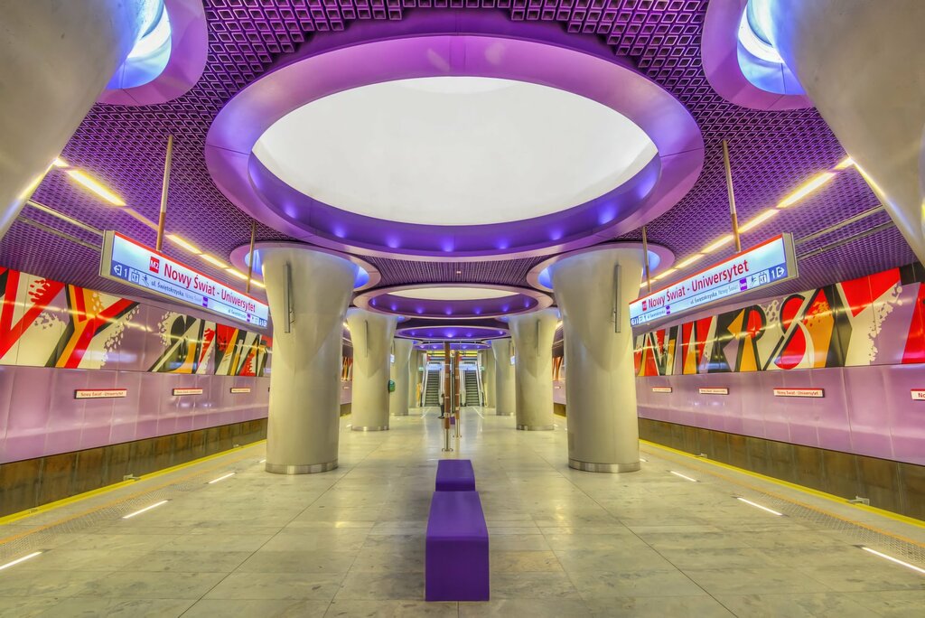 Metro istasyonu metro Nowy Świat – Uniwersytet, Varşova, foto