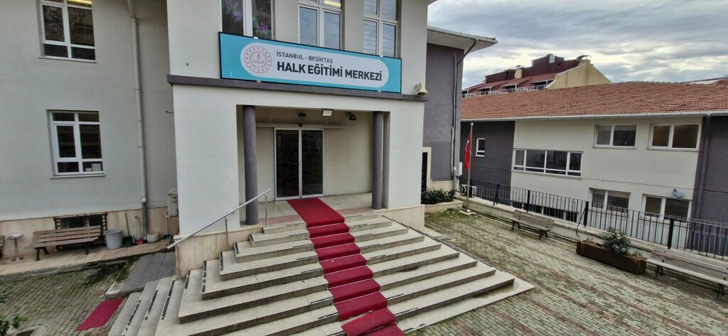 Eğitim merkezleri Beşiktaş Halk Eğitim Merkezi ve Akşam Sanat Okulu, İstanbul, foto