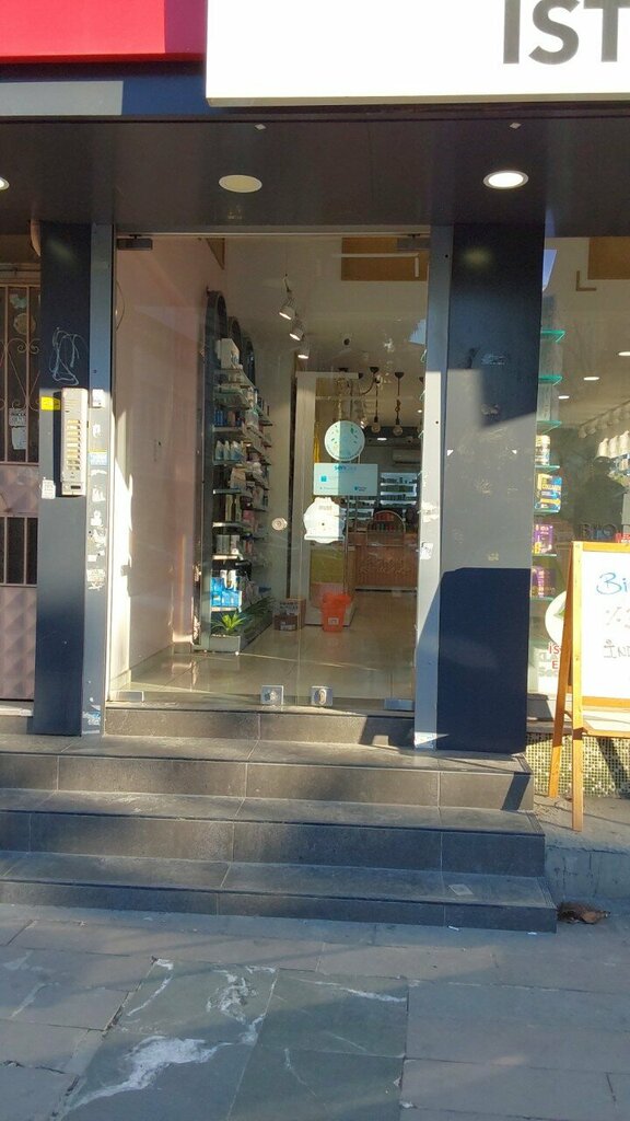 Eczaneler İstiklal Eczanesi, İstanbul, foto