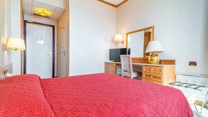 Hotel Bobby Executive (Liguria, Imperia, Corso Guglielmo Marconi), otel  San Remo'dan