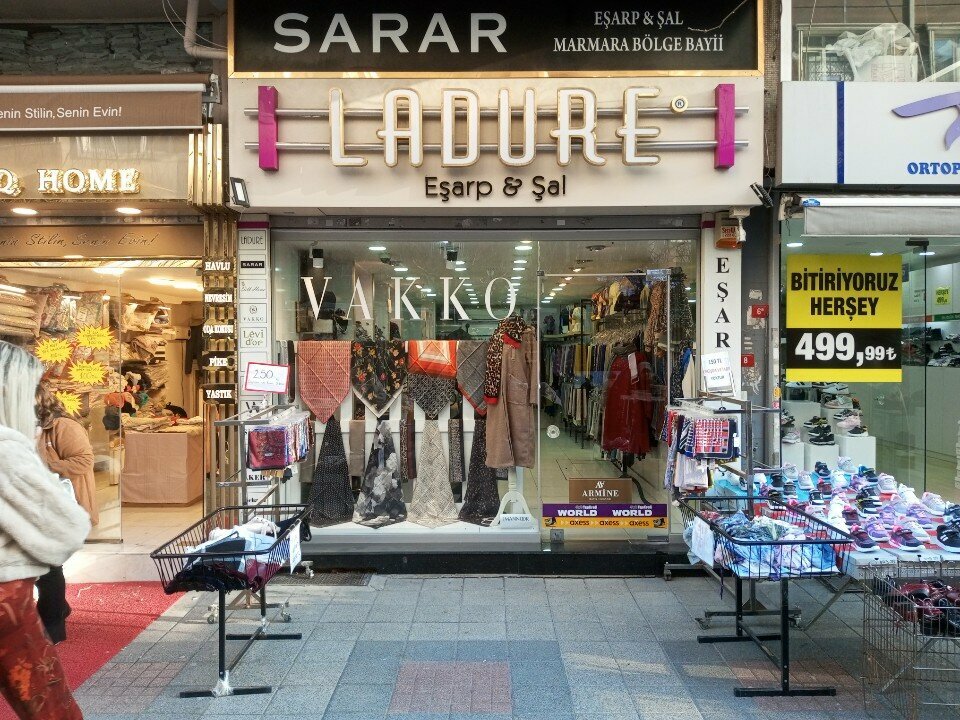 Giyim mağazası Ladüre Eşarp, İstanbul, foto