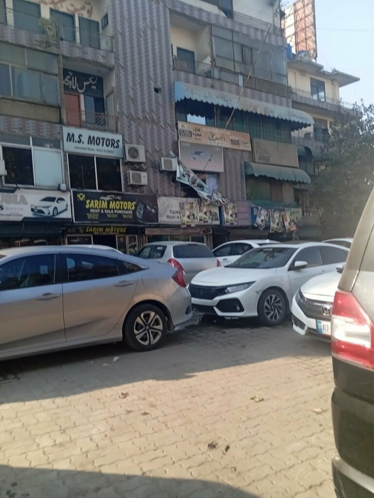 Otomobil servisi Friends Motors, Rawalpindi, foto