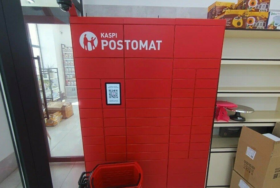 Parsel otomatı Kaspi Postomat, Karağandı, foto