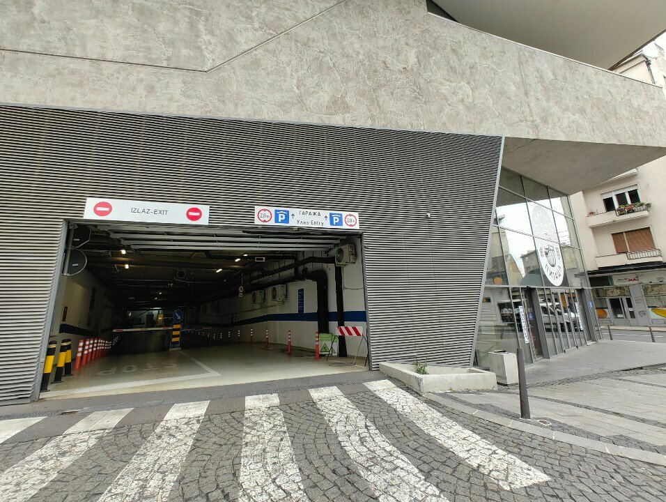 Otopark alanı Гаража у Тржном Центру, Belgrad, foto