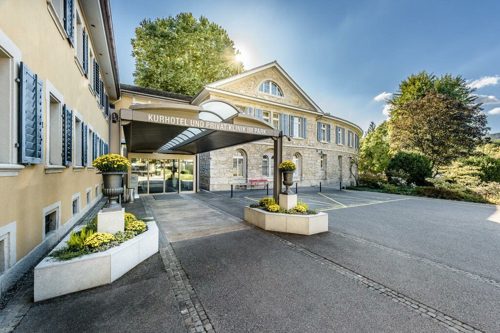 Otel Kurhotel Im Park, Aargau, foto