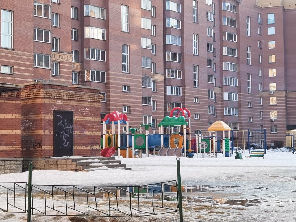 Oyun alanı Playground, Novosibirsk, foto