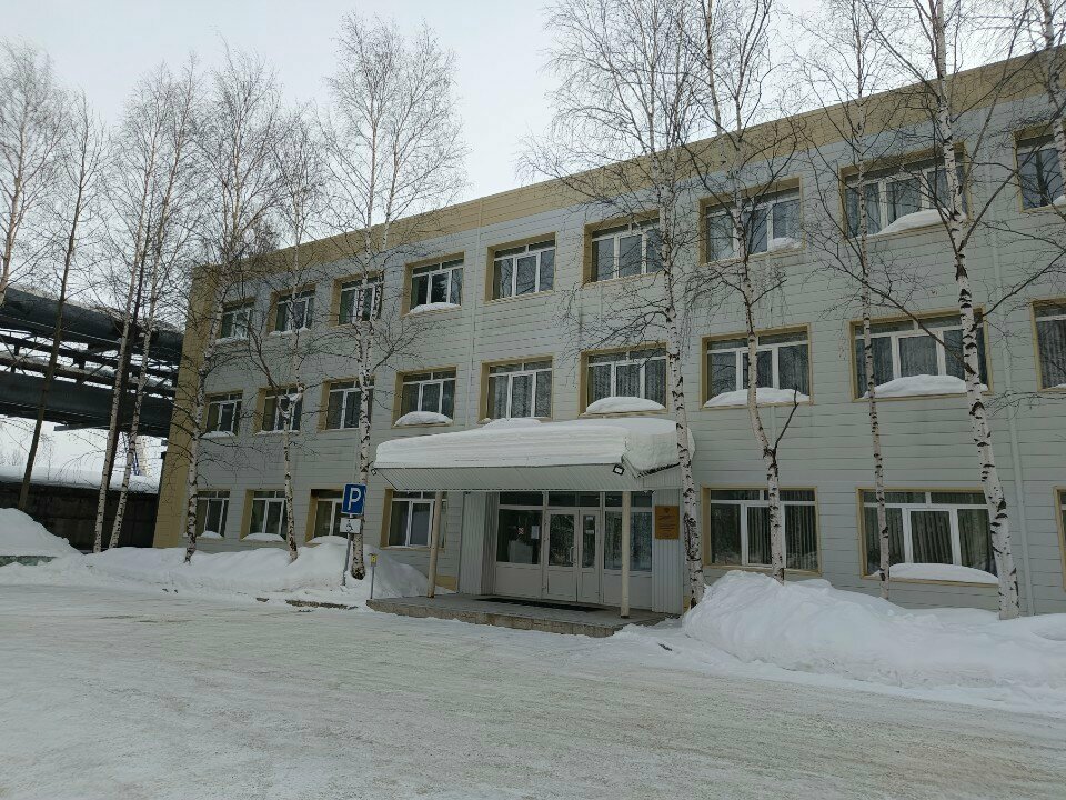 Yüksekokul Samarsky energetichesky kolledzh, Surgut, foto