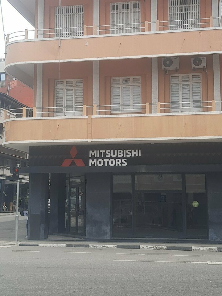 Otomobil satış galerileri Mitsubishi, Loanda, foto