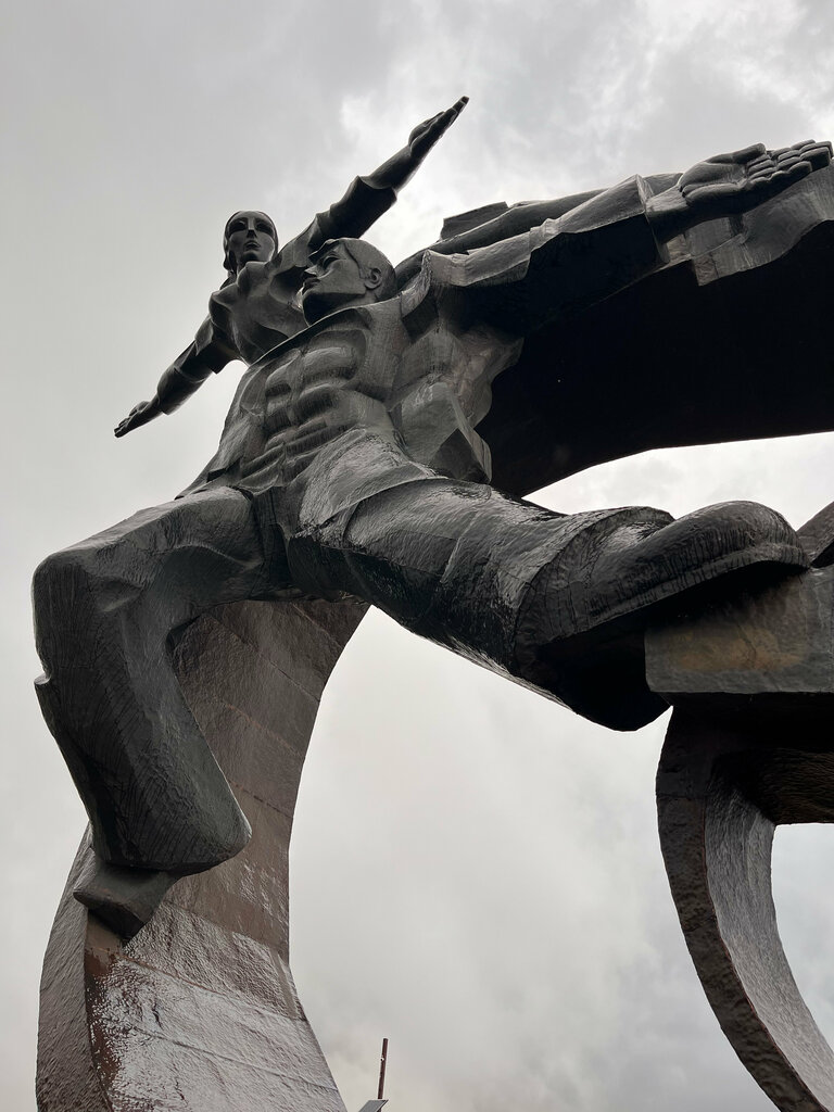 Anıt, heykel Endless Feed, Kotayk, foto