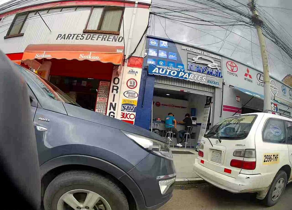 Motosiklet yedek parçaları Rafael Auto Parts Importer and Distributor, Cochabamba, foto
