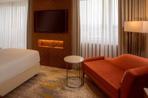 Sheraton Bishkek (Kyiv Street No:148), otel  Bişkek'ten
