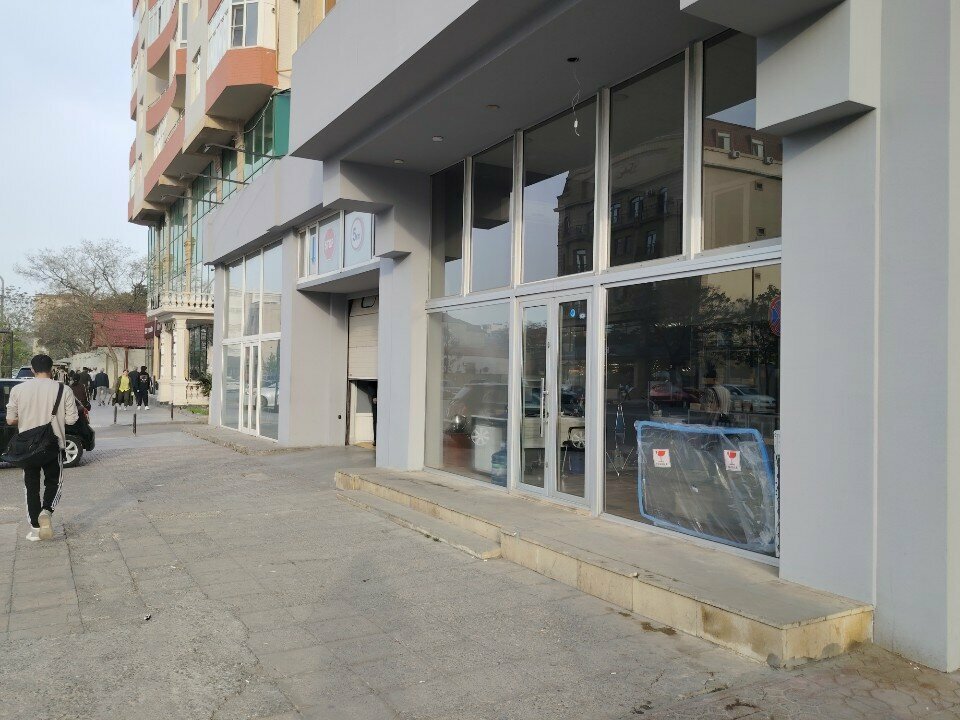 Otomobil yedek parçaları Ehtiyyat Hissələri, Bakü, foto