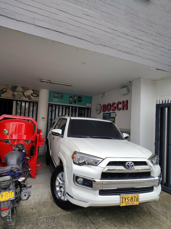 Elektrik ve benzinle çalışan aletler Bosch, Medellin, foto