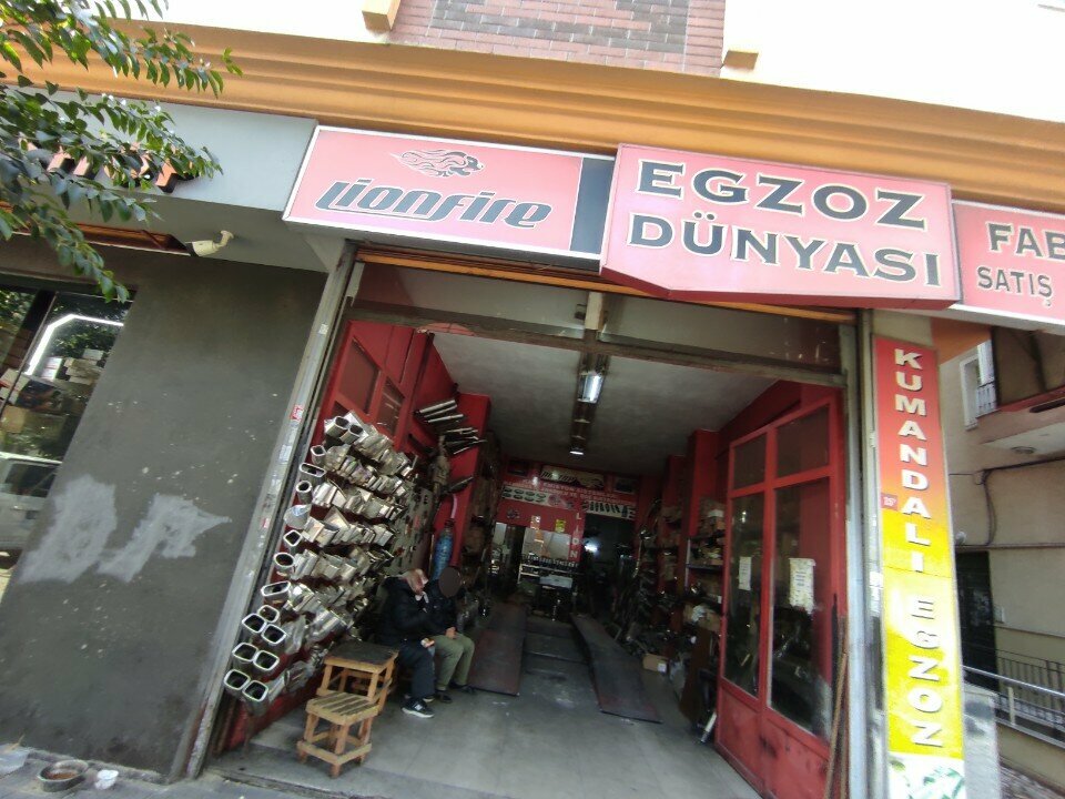 Otomobil yedek parçaları Lionfire Egzoz Dünyası, İstanbul, foto