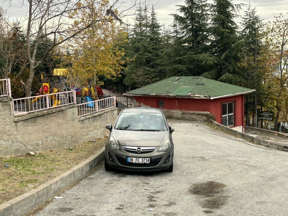 Çocuk oyun ekipmanları Fatih Devravut Parkı, Ankara, foto