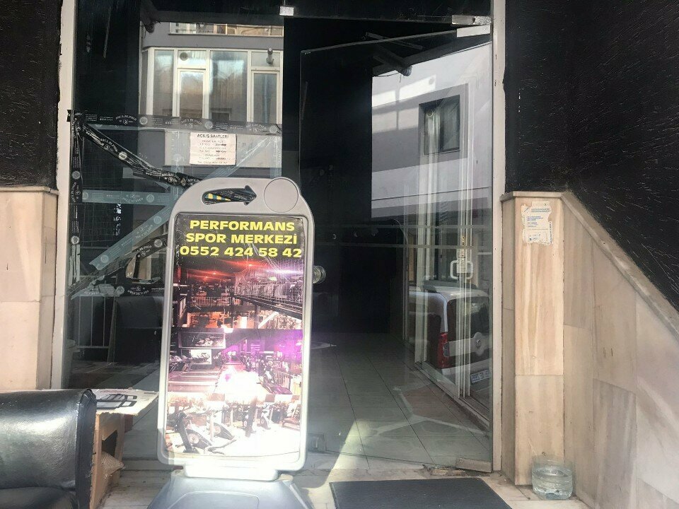 Fitness kulüpleri Performans Spor Merkezi, İzmir, foto