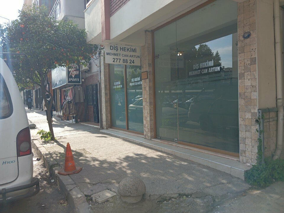 Özel ağız ve diş sağlığı klinikleri ve muayenehaneleri Diş Hekimi Mehmet Can Artun, İzmir, foto