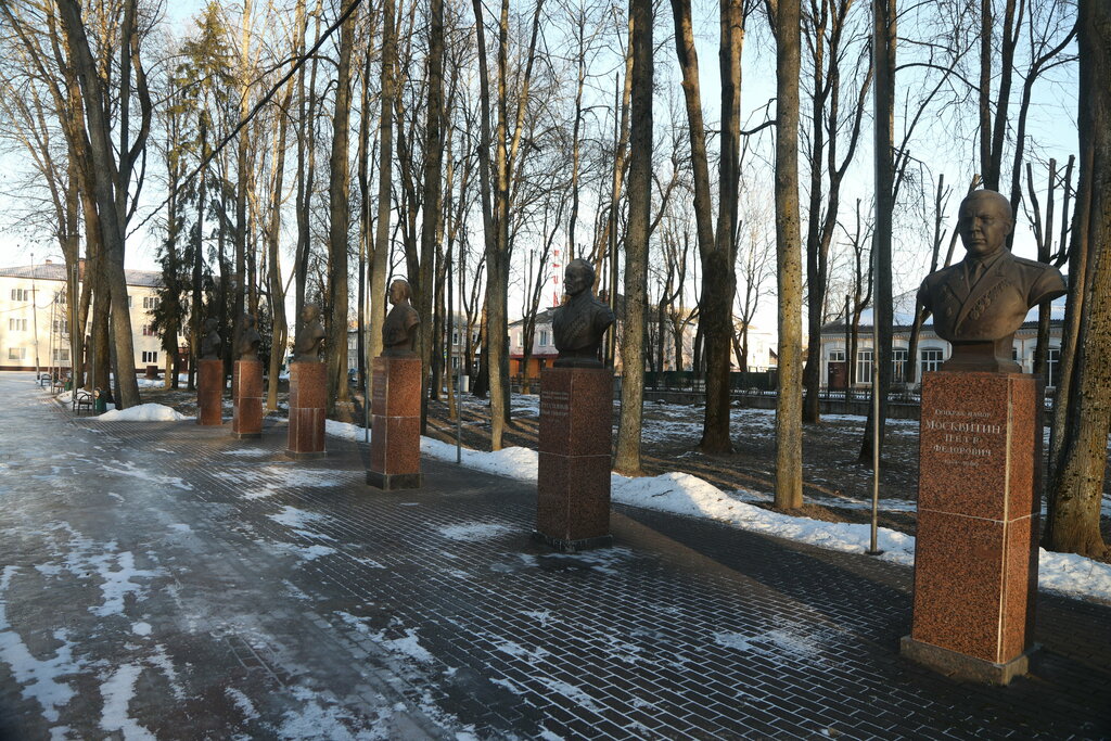 Anıt, heykel Бюст командира 4-й гвардейской дивизии Москвитина П.М., Yelnia, foto