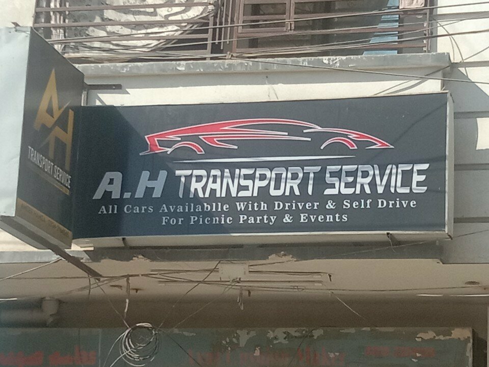 Otomobil servisi Ah, Karaçi, foto