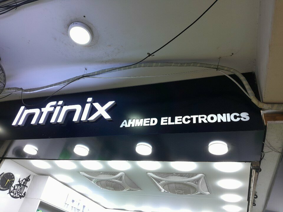 Cep telefonu aksesuarları Ahmed communication, Karaçi, foto