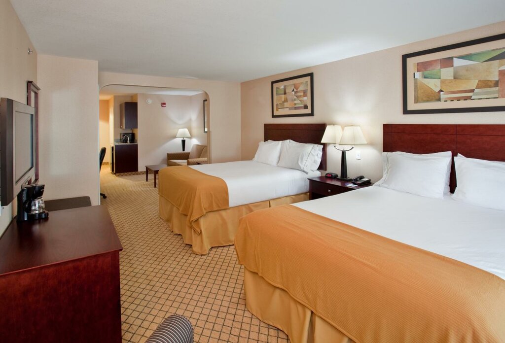 Otel Holiday Inn Express & Suites Wichita Airport, Wichita, foto
