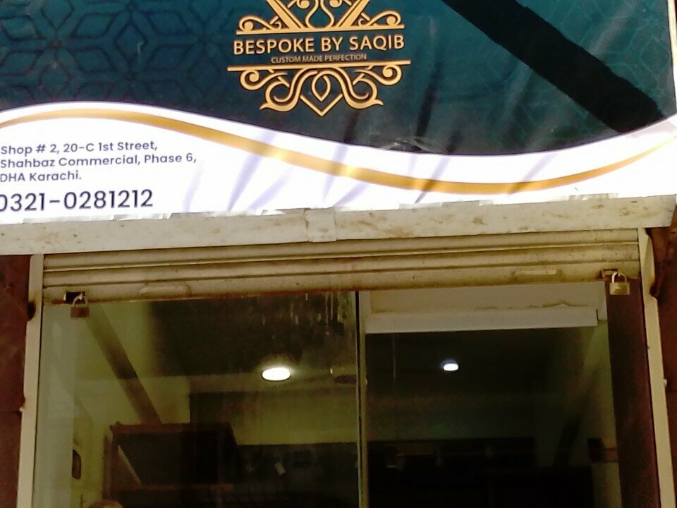 Dış giyim mağazası Bespoke by Saqib, Karaçi, foto