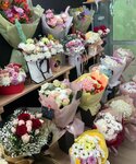 Белый Лотос (ulitsa Lenina No:12/2, posyolok gorodskogo tipa Fyodorovskiy), çiçekçiler  Hantı‑Mansi Özerk Okrugu'ndan