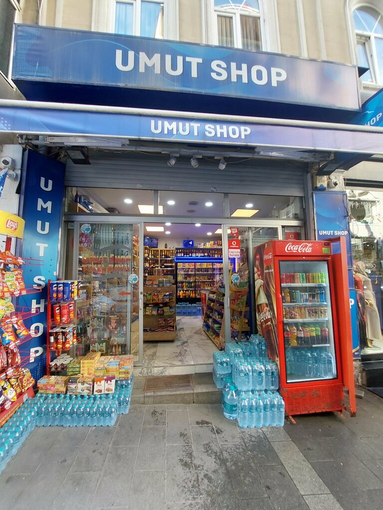 Alkollü içecekler Umut Büfe, İstanbul, foto