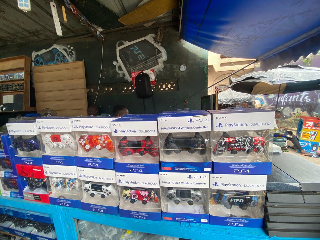 Oyun ve oyun konsolu firmaları Vente de jeux vidéo, Abican, foto