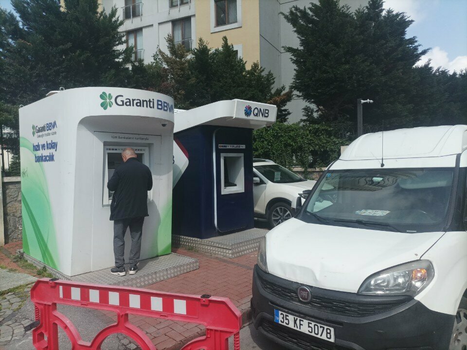 ATM'ler QNB ATM, İstanbul, foto
