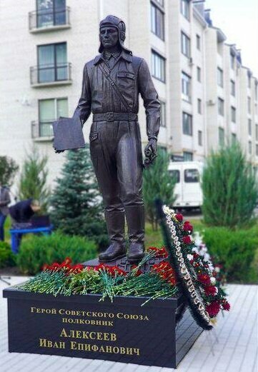 Anıt, heykel И.Е. Алексеев, Rossoş, foto