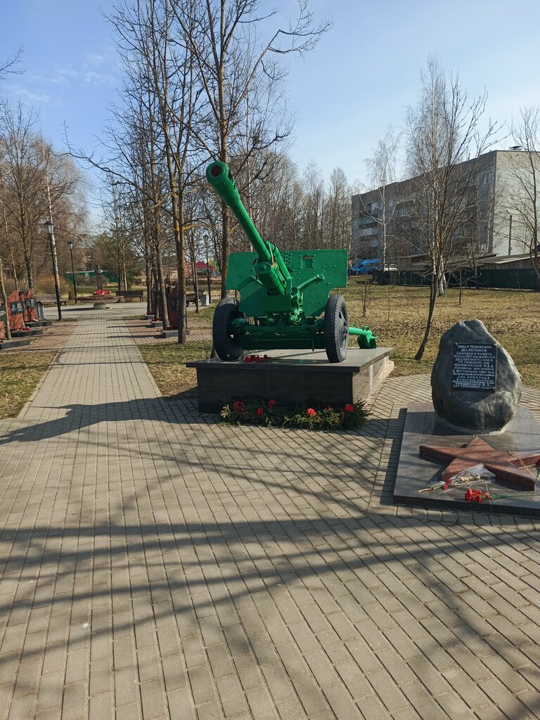 Anıt, heykel Псковским десантникам, Pskovskaya oblastı, foto