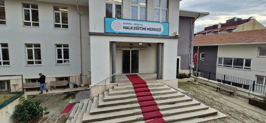 Eğitim merkezleri Beşiktaş Halk Eğitim Merkezi ve Akşam Sanat Okulu, İstanbul, foto