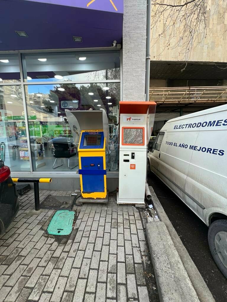 Ödeme terminali Платёжный терминал, Tiflis, foto
